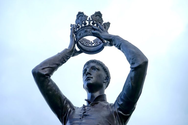 How Did The First Kings Become King? We Explain - Global Affairs Explained